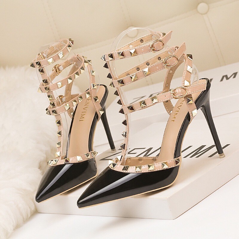 เซ็กซี่ Stiletto รองเท้าส้นสูงสิทธิบัตรหนังโลหะ Rivets รองเท้าส้นสูง ...