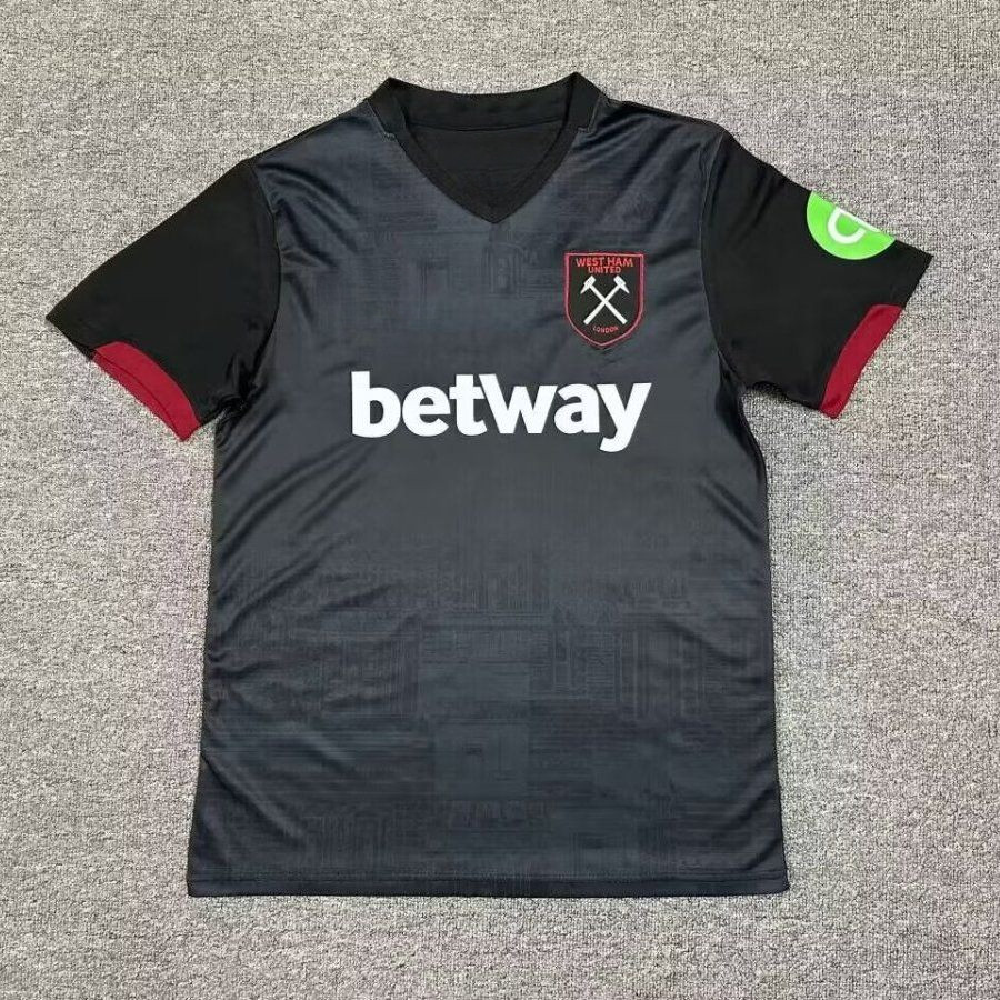 British Supermarket 24-25 West Ham Lian Home รูปแบบใหม่ Bowen Away ...