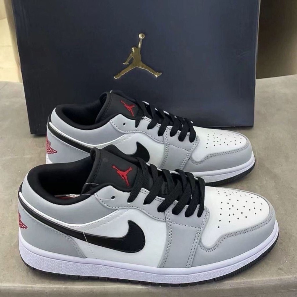 Aj1รองเท้ากีฬาลำลองแบบ INS สำหรับคู่รักกีฬาในมหาวิทยาลัยยอดนิยมแมตช์ชุดง่าย | Shopee Thailand
