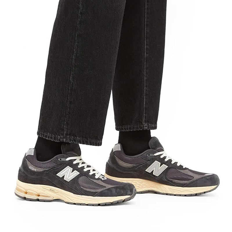 New Balance 2002 NB Charcoal Grey Cream Sole หนังนิ่มสะท้อนแสงรองเท้า ...