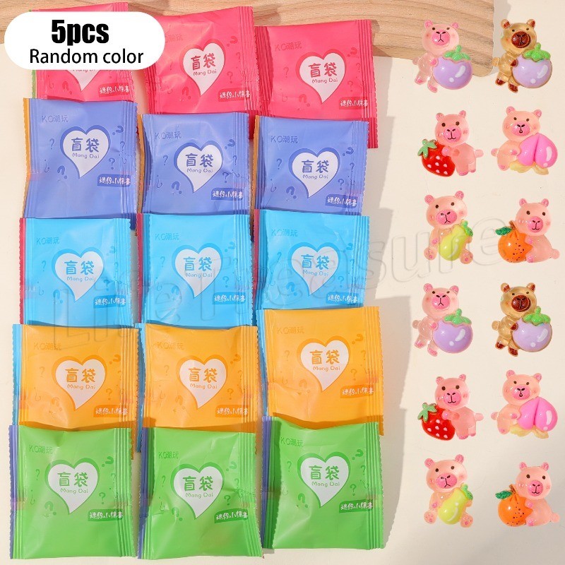 5 ชิ้นสุ่ม Capybara Blind Bag - จี้เรืองแสงจําลอง - การตกแต่งโมเดลเซอร์ ...