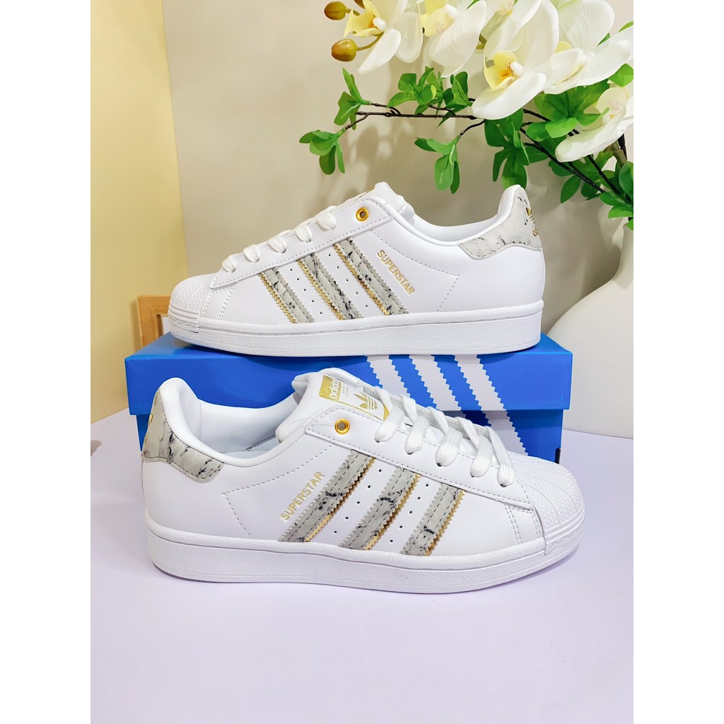 Adidas Shell Toe สีขาวสีเทารองเท้าผู้หญิงรองเท้าบูติกลําลอง HJFF ...
