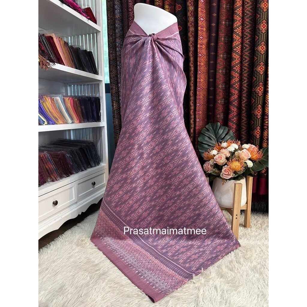 ซิ่น ผ้าไหมมัดหมี่ทอยกดอก 6ตะกอ สีธรรมชาติ ขนาด1x2เมตร สีม่วงกะปิ รหัส ...