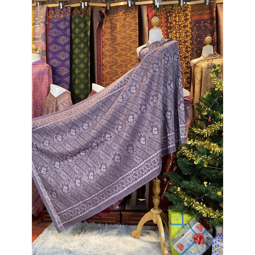 ซิ่น ผ้าไหมมัดหมี่ ไหมแท้ 6ตะกอ สีธรรมชาติ ขนาด 1x2เมตร พื้นสีเทา รหัส ...