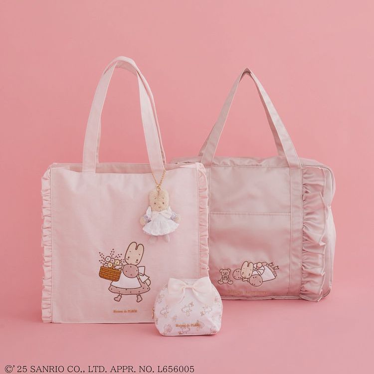 ตุ๊กตา Maison Jasmine Rabbit กับกระเป๋า tote สไตล์.lotus.leaf ลายซาติน ...