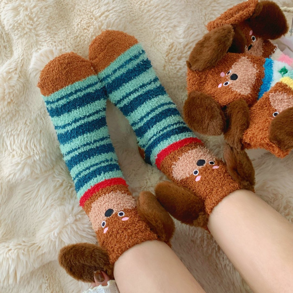 ถุงเท้านอนลาย Furry Coral ดีไซน์น่ารักเหมือนตุ๊กตาสุนัข Dachshund เหมาะ ...