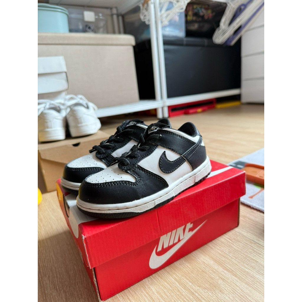 รองเท้า Nike Panda Nike Dunk Low Second Hand Size 9C 8.5 UK 15cm ...