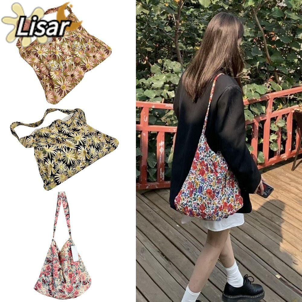 กระเป๋าสะพายไหล่และถือแบบ tote จาก LISAR ทำจากผ้าแคนวาส พร้อมพิมพ์ลาย ...