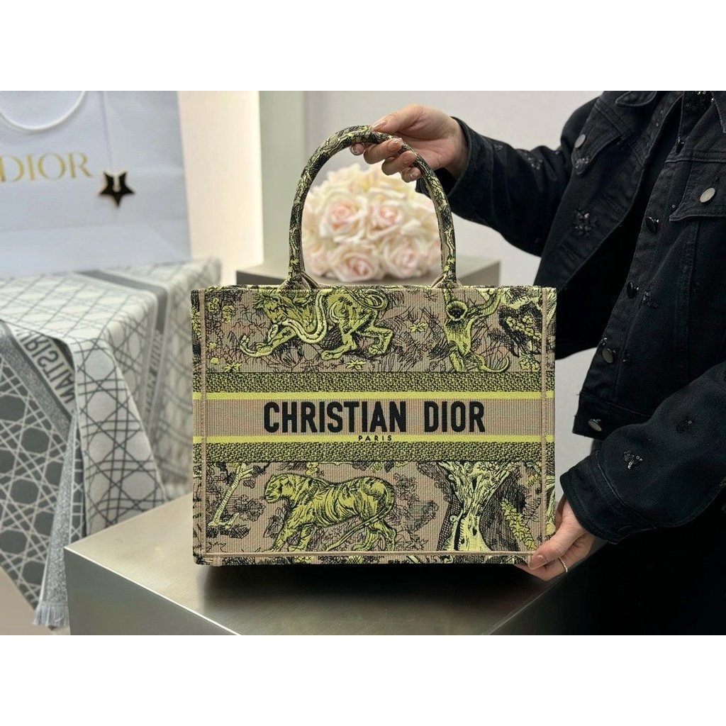 DIOR [เวอร์ชั่นสูง] Light Gold Tiger Medium Tote Bag | Shopee Thailand