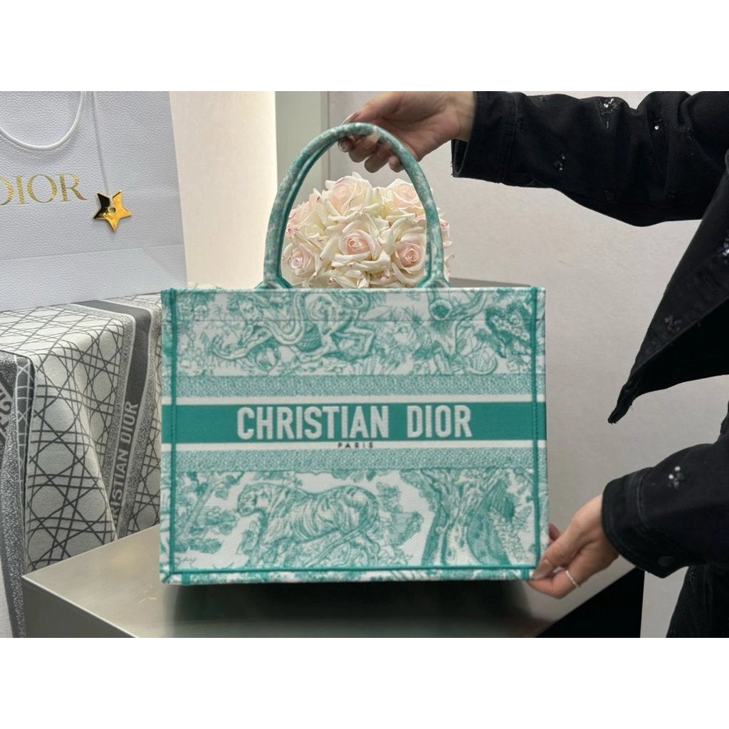 กระเป๋าโท้ต Dior Green Tiger ขนาดมีเดียม ดีไซน์พรีเมียม | Shopee Thailand
