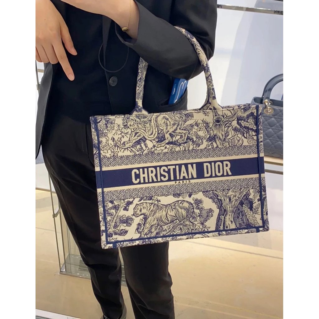 DIOR New Book Tote Tiger พิมพ์ลายเสือ กระเป๋าถือขนาดใหญ่สำหรับช้อปปิ้ง ...