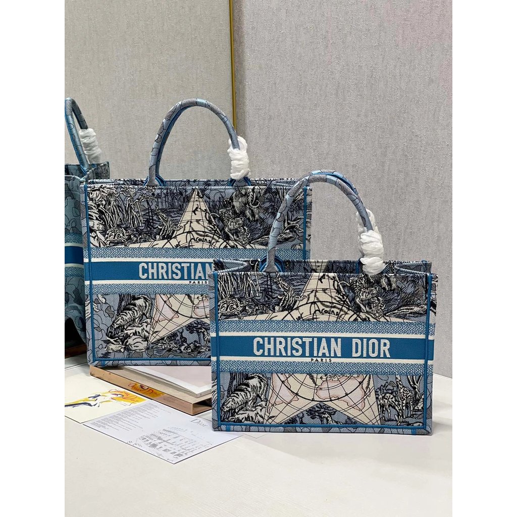 DIOR CD Book Tote Bag กระเป๋าสะพายข้างขนาดใหญ่ สไตล์หรูหรา สีขาว ...