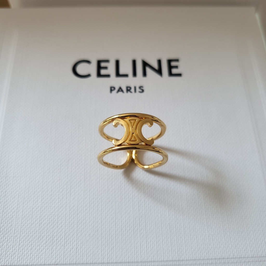 แหวนแบรนด์ Celine รุ่น Triomphe Ring in Brass With Gold Finish Gold | Shopee Thailand