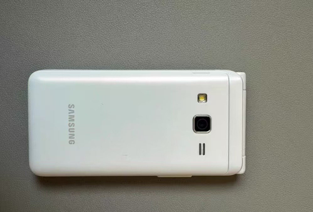 Samsung Galaxy Folder2 สีขาว G160N 2GB+32GB กล้อง 8MP 4G LTE Wifi ...