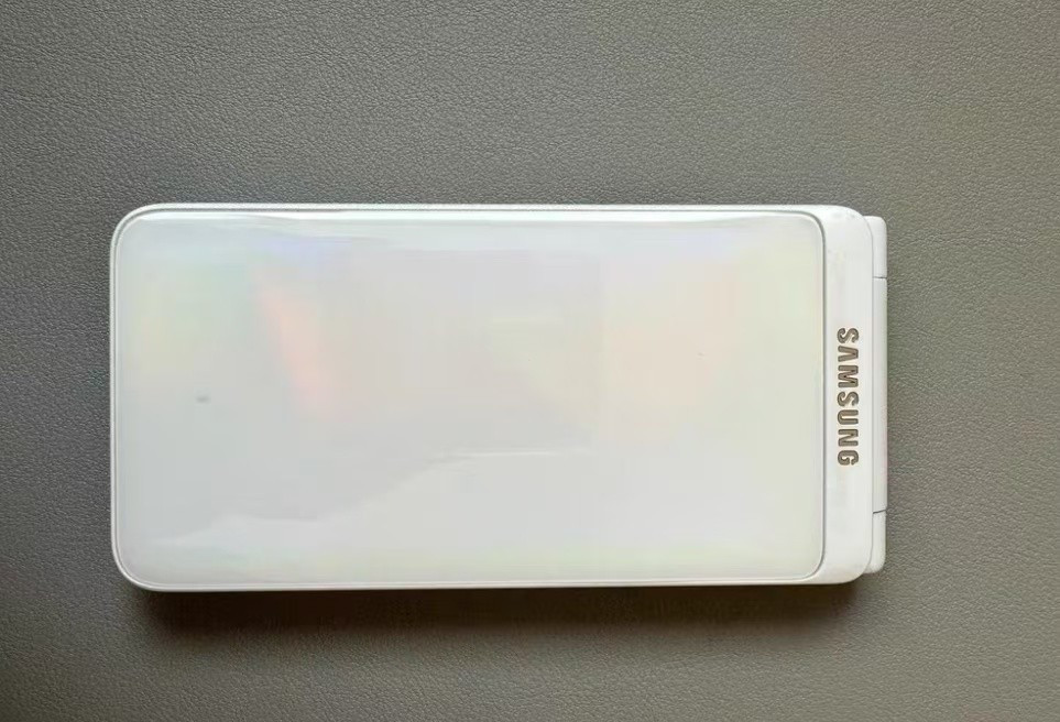 Samsung Galaxy Folder2 สีขาว G160N 2GB+32GB กล้อง 8MP 4G LTE Wifi ...