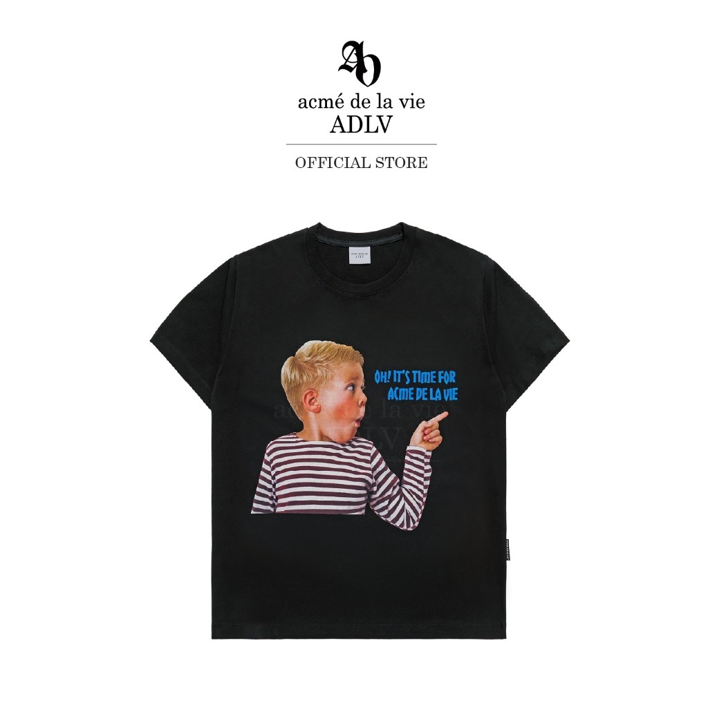 ADLV [acme de la vie] เสื้อยืด Oversize รุ่น Finger-Pointing Lettering ...