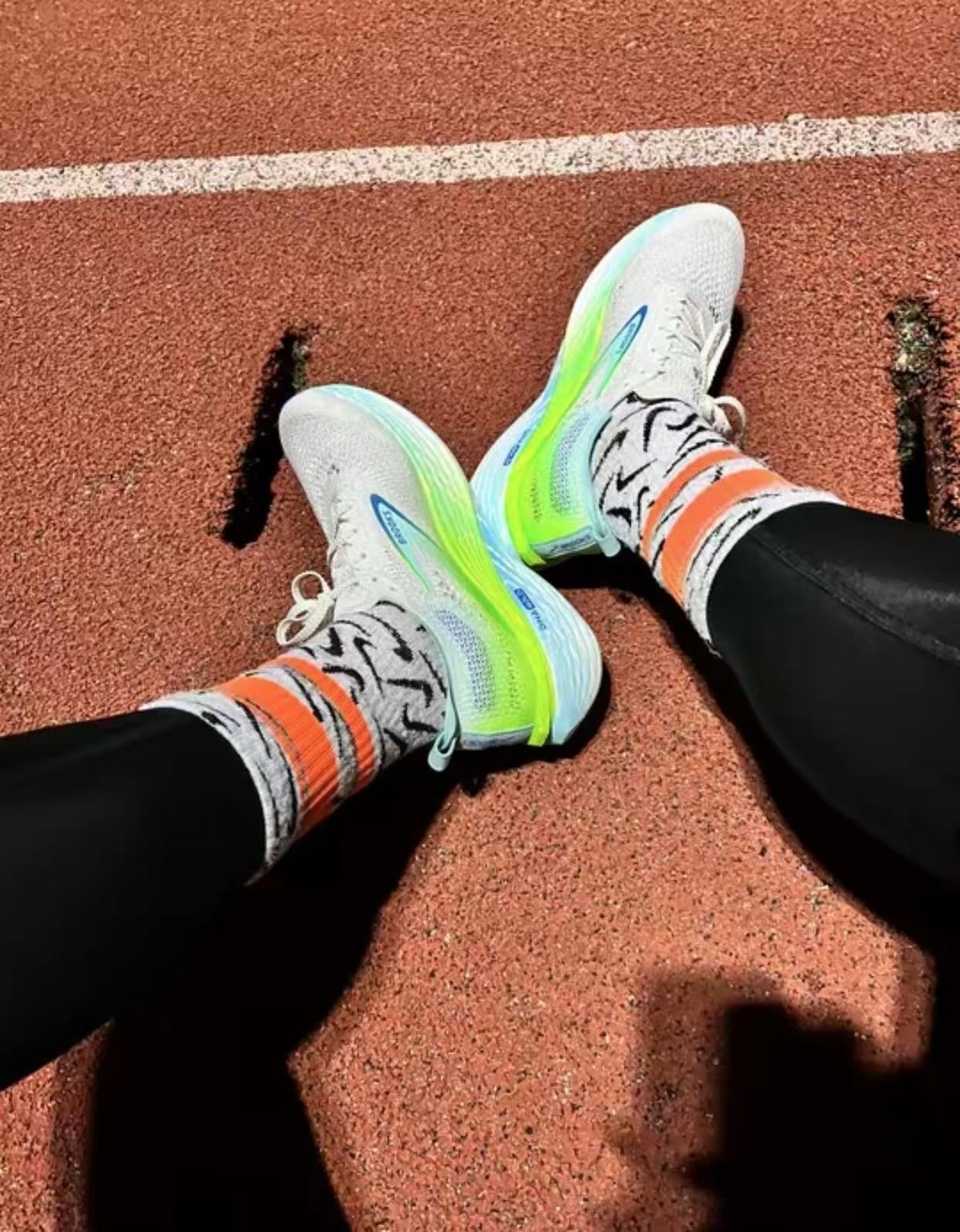 รับประกันของแท้ 100% Brooks Hyperion Elite 4 'Illusion Blue Orange ...