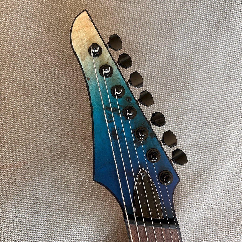 Custom 7 String Fanned Fret กีตาร ์ ไฟฟ ้ าไล ่ ระดับสีผ ้ านวม Maple ...