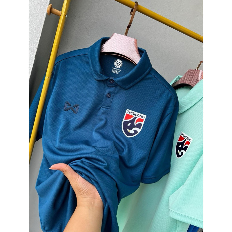 Warrix Pin เสื้อโปโล ลายโลโก้ทีมชาติ สีสันสดใส 02 | Shopee Thailand