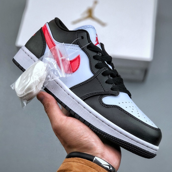 รองเท ้ ากระดานปี 2024 รองเท ้ ากีฬาลําลอง Air Jordan 1 สีดํา สีแดง ...