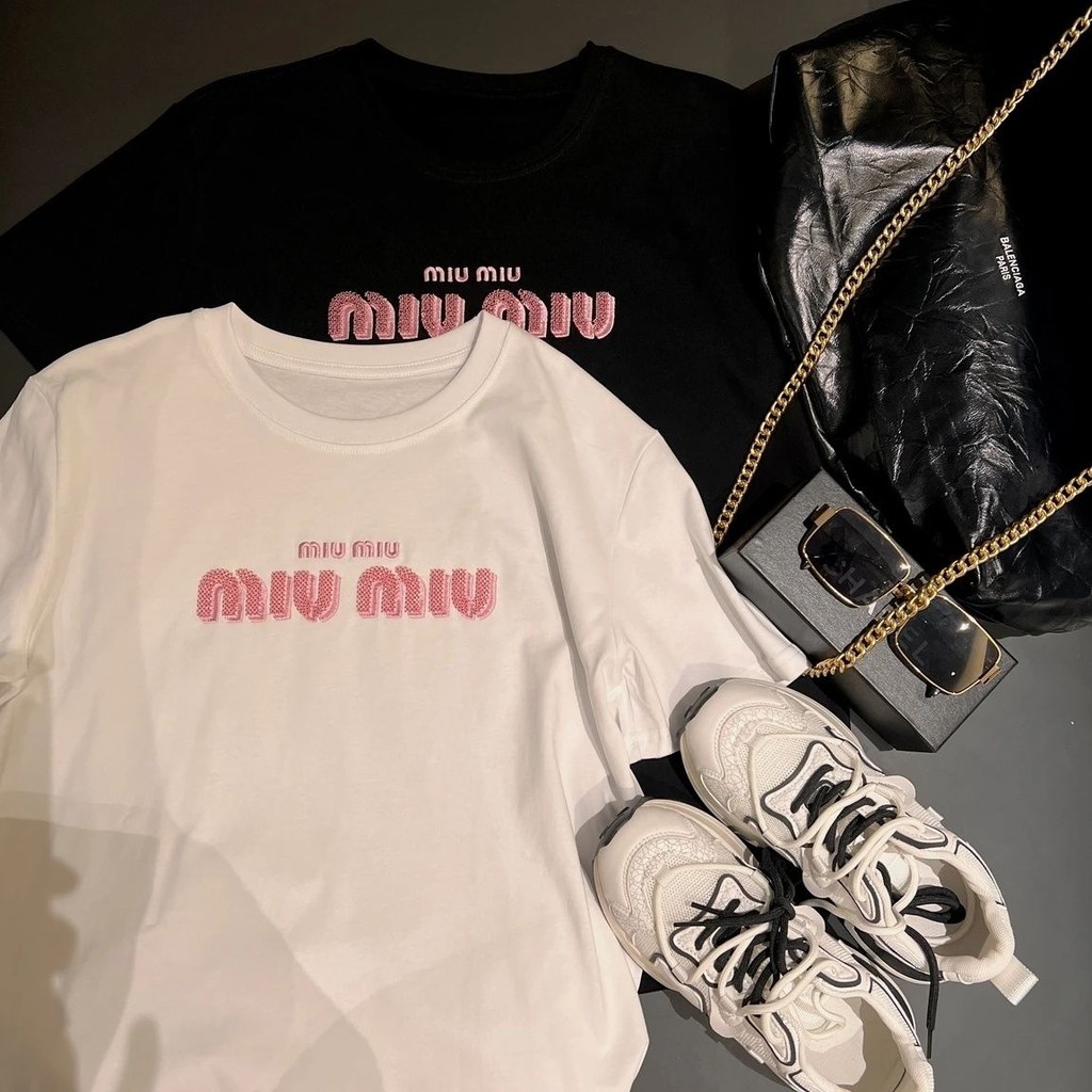 Miu MIU Letter Casual ฤดูร้อนใหม่เสื้อยืดผู้หญิงแขนสั้นหลวมอเนกประสงค์ Ins รอบคอเสื้ออินเทรนด์ ...