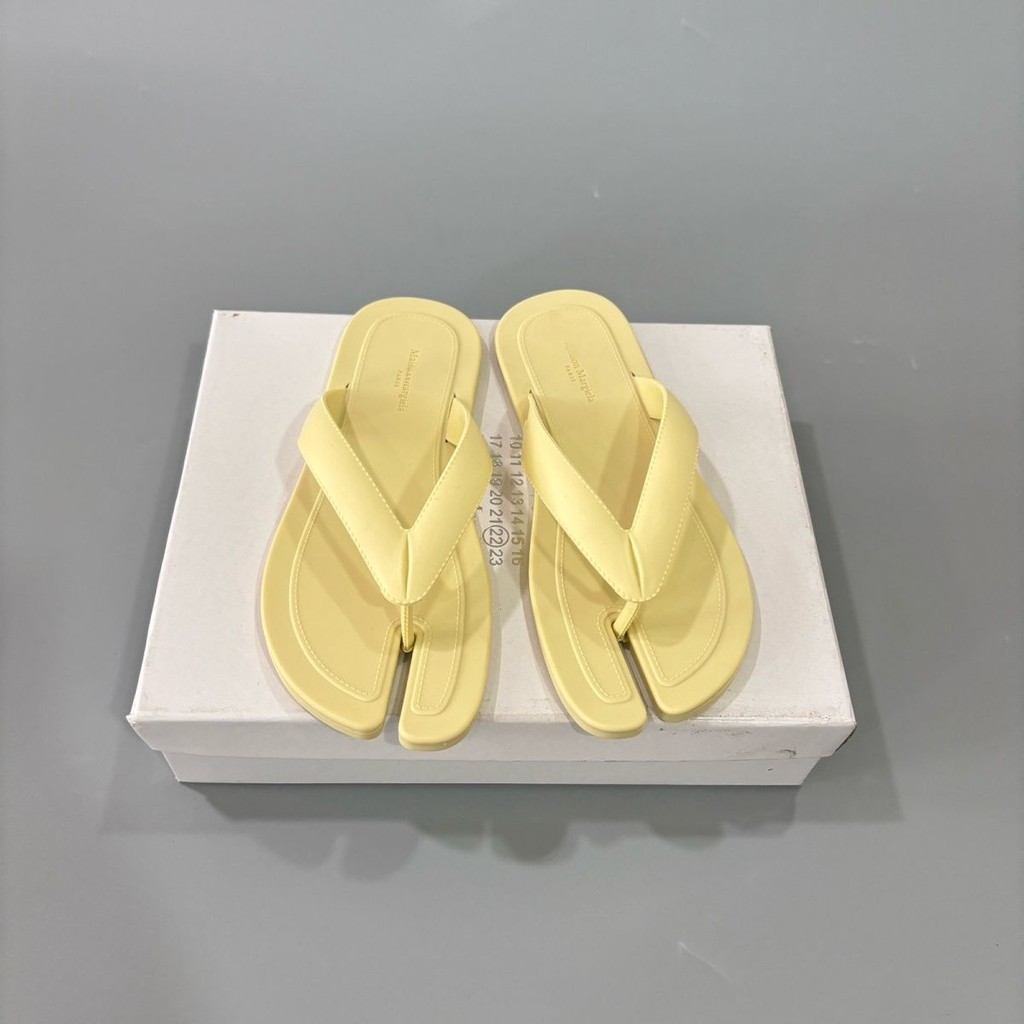 Maison Margiela Split-toe Flip-flops 2025 Summer Pig Trotter Flat-soled ...