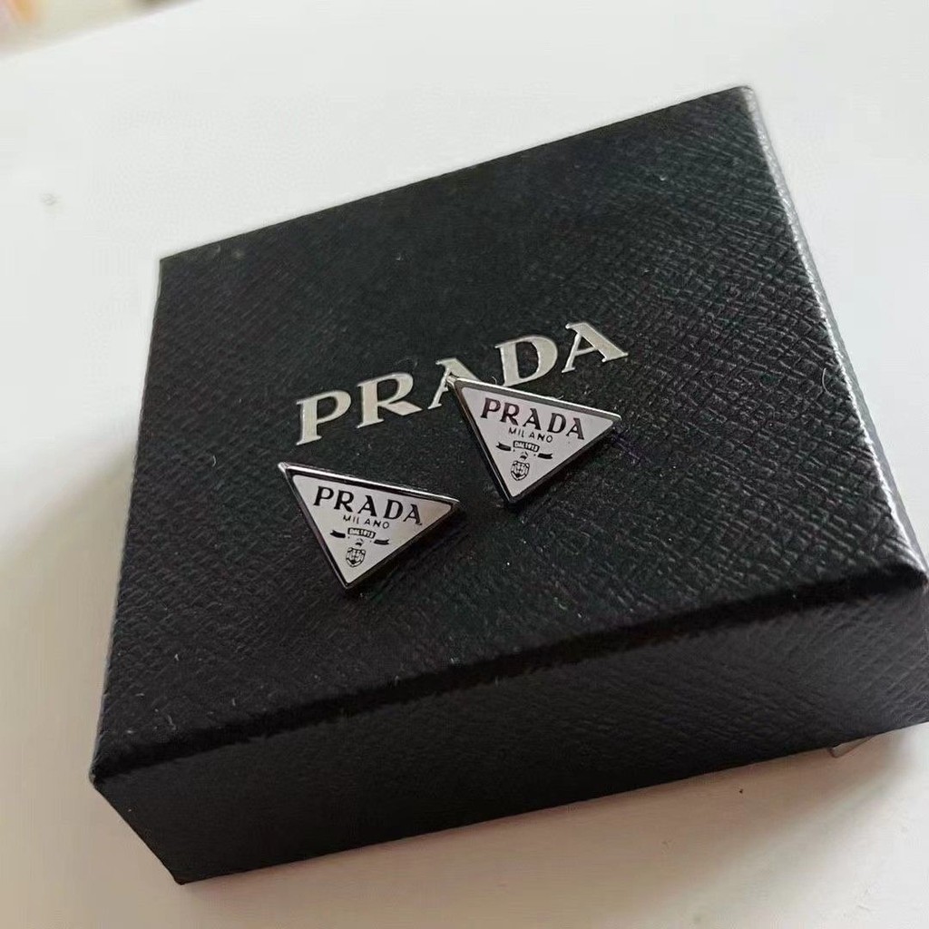 Prada ต่างหูสามเหลี่ยมคว่ําระดับไฮเอนด์, ป้ายตัวอักษรขั้นสูง, หน้าม้า ...