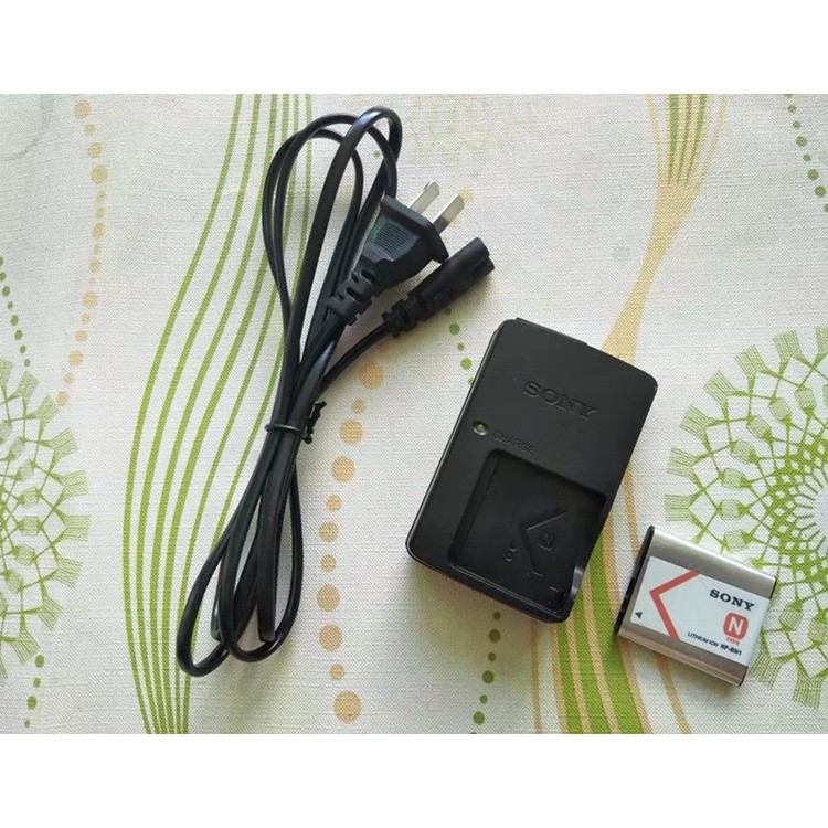 ในสต็อก Sony DSC-W690 W320 W330 W510 W520 แบตเตอรี่กล้อง + เครื่องชาร์จ ...