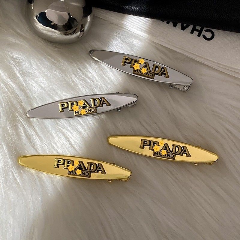 Prada 2024 Retro ทองแดง P ตัวอักษร Duckbill คลิป Bangs คลิปทองและเงิน ...
