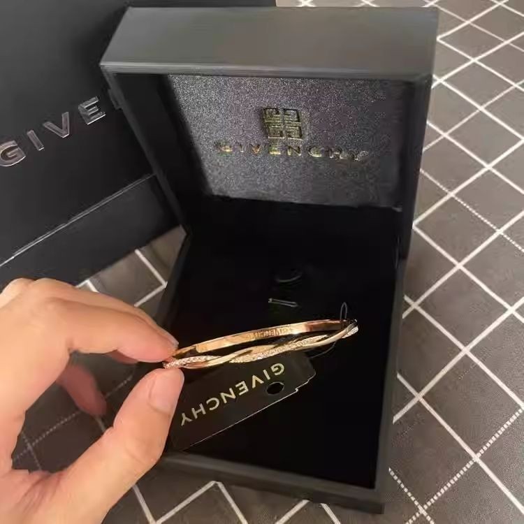 Givenchy Ji Jia Vanchy Signs สร้อยข้อมือเพชรขนาดเล็กแถวเดียว Rose Gold ...