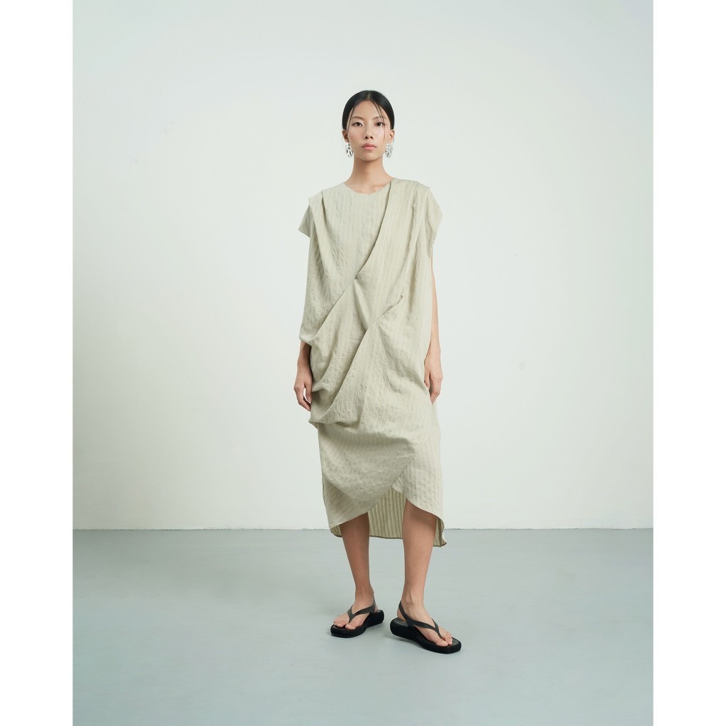 Kaelyn dress is designed to fold and stylized flaps | Shopee Thailand