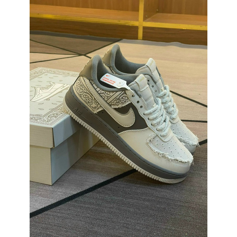 Af1 รองเท้าผ้าใบ In Ash สีเทาพร้อมรองเท้าผ้าใบเชือก Nike AF1 พร้อมเชือก ...