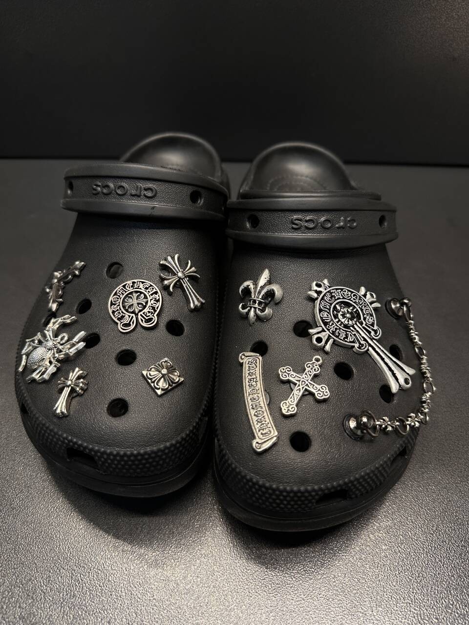 Chrome Hearts รองเท้าร้อนดอกไม้ Crocs DIY อุปกรณ์เสริมรองเท้าหัวเข็มขัด ...