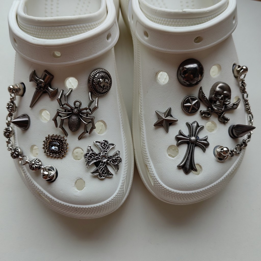 Jibbitz crocs อุปกรณ์รองเท้าโลหะตกแต่ง vintage crow heart cross รองเท้า ...