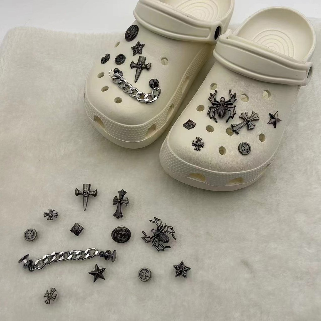 Jibbitz crocs อุปกรณ์รองเท้าโลหะตกแต่ง vintage crow heart cross รองเท้า ...