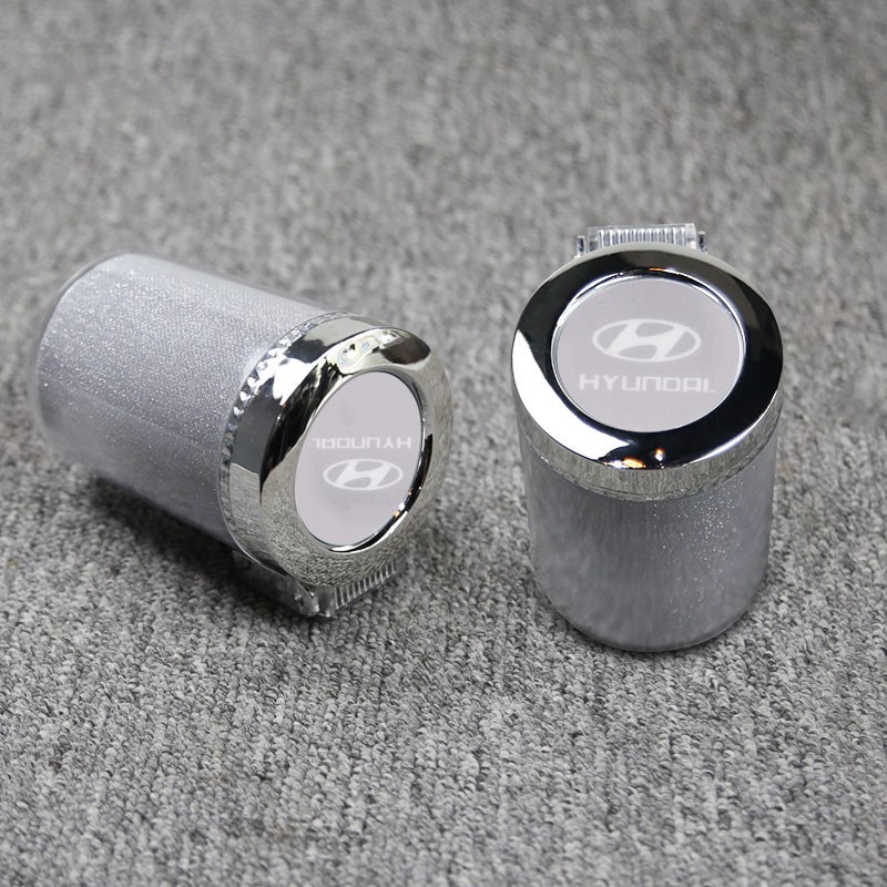 ในสต็อก Hyundai รถติดตั้งโคมไฟสี Ashtray เหมาะสําหรับ Hyundai Getz Atos ...