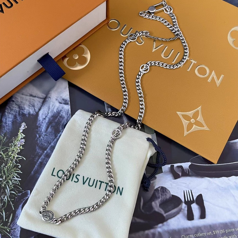 สินค้าใหม่ ·สร้อยคอ Louis Vuitton LV เงินบริสุทธิ์ เรียบง่ายและอเนก ...