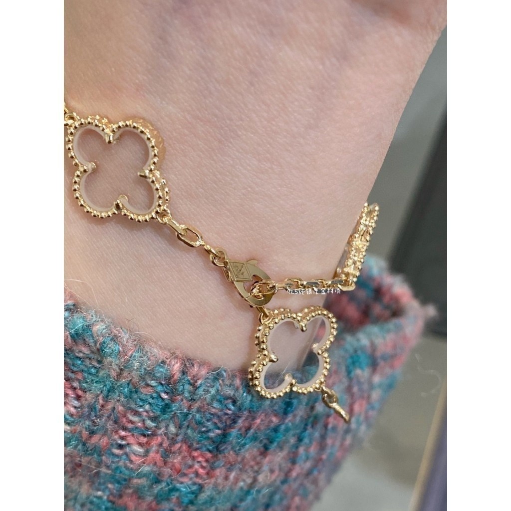 Pre order ราคา3400 Van Cleef & Arpels Limited edition five-colored ...