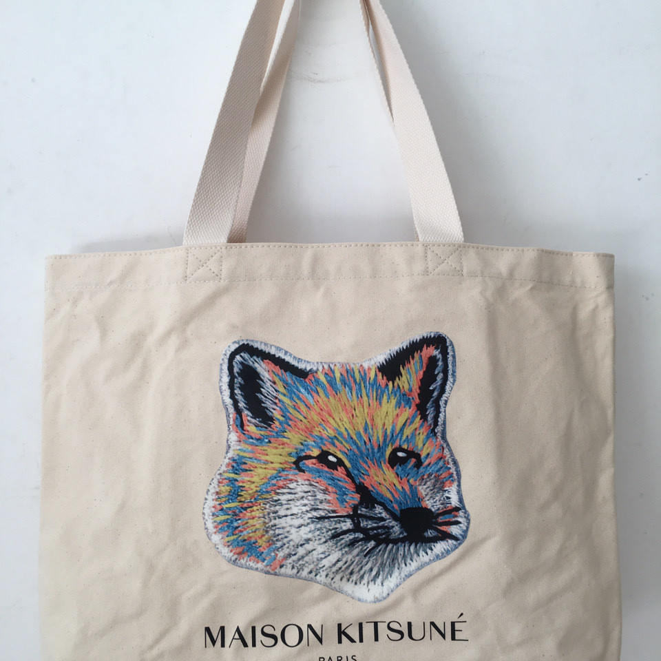 [คลังสินค้าพร้อม] Maison Kitsune Brush Fox กระเป๋าผ้าใบพกพาไหล่เดียว | Shopee Thailand
