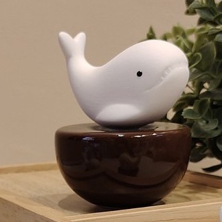 LIVELY BREEZE เครื่องหอมเซรามิกรูปวาฬ (Willy Whale Ceramic Diffuser) HAND MADE in THAILAND ...