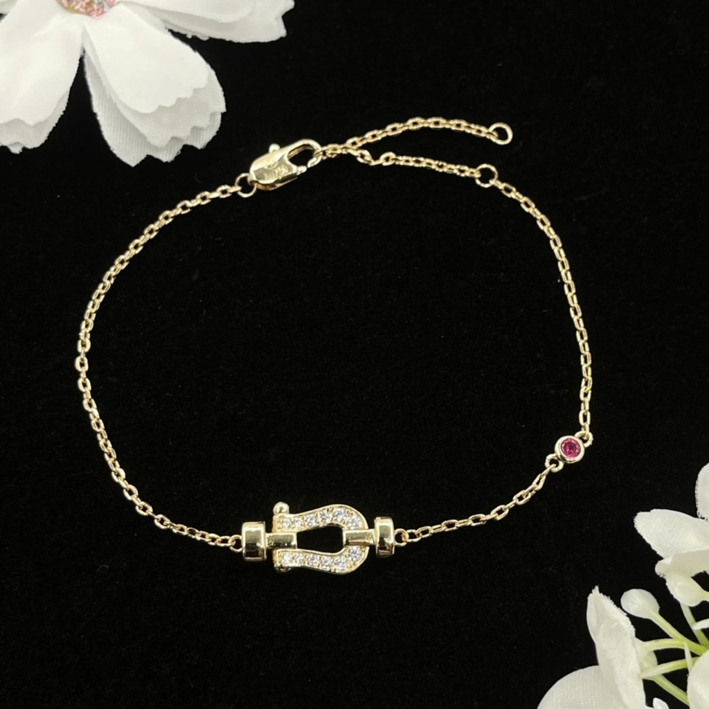 Fred Samuel Light Luxury กำไลข้อมือดีไซน์ทันสมัยสวยงาม เรียบง่าย มี ...