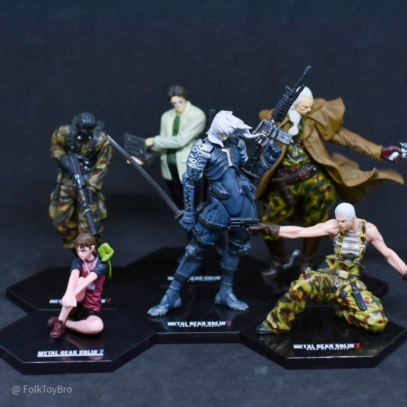 METAL GEAR SOLID 2: SONS OF LIBERTY Solid Snake Raiden Figures ...