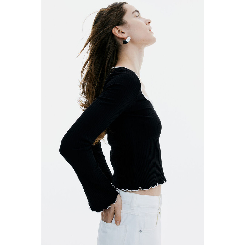 H&M(เอชแอนด์เอ็ม) Overlock-detail ribbed top Women Overlock-detail ...