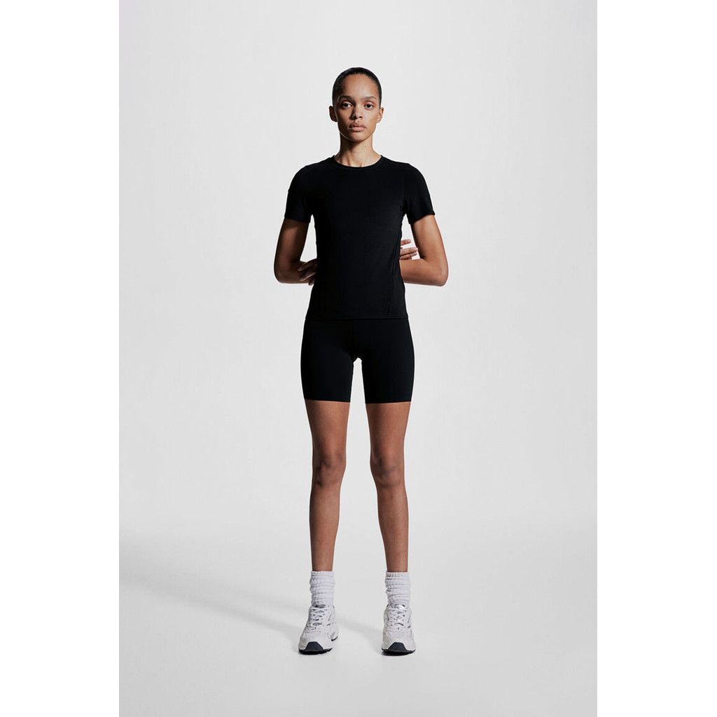 H&M Sports top in DryMove™ Women Sports top in DryMove™ 1268229_1 ...