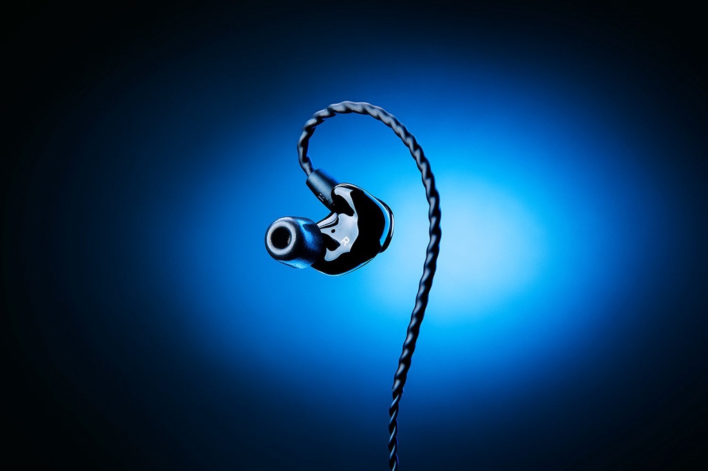 Razer Moray - หูฟัง Monitor In-ear ออกแบบตามหลัก Ergonomic ให้สามารถใส่ ...