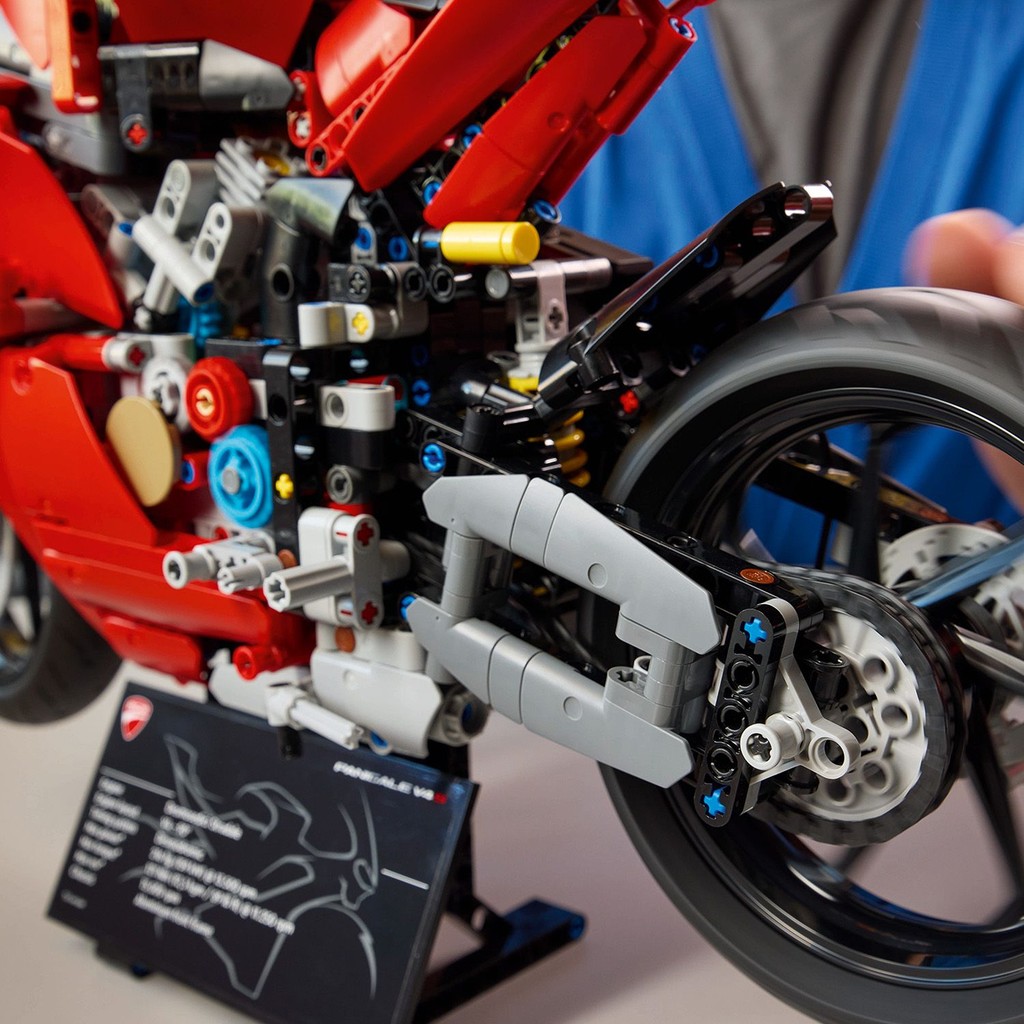 LEGO Technic 42202 Ducati Panigale V4 S Motorcycle (1603pcs.), Building ...