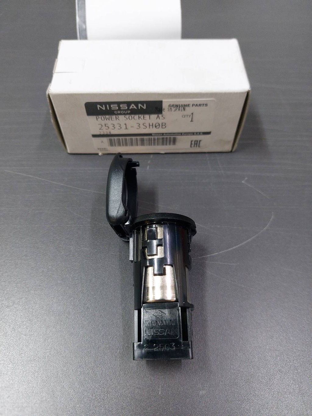 ช่องเสียบอุปกรณ์ไฟ (ที่จุดบุหรี่) NISSAN NOTE , TEANA L33 , NAVARA D23 ...