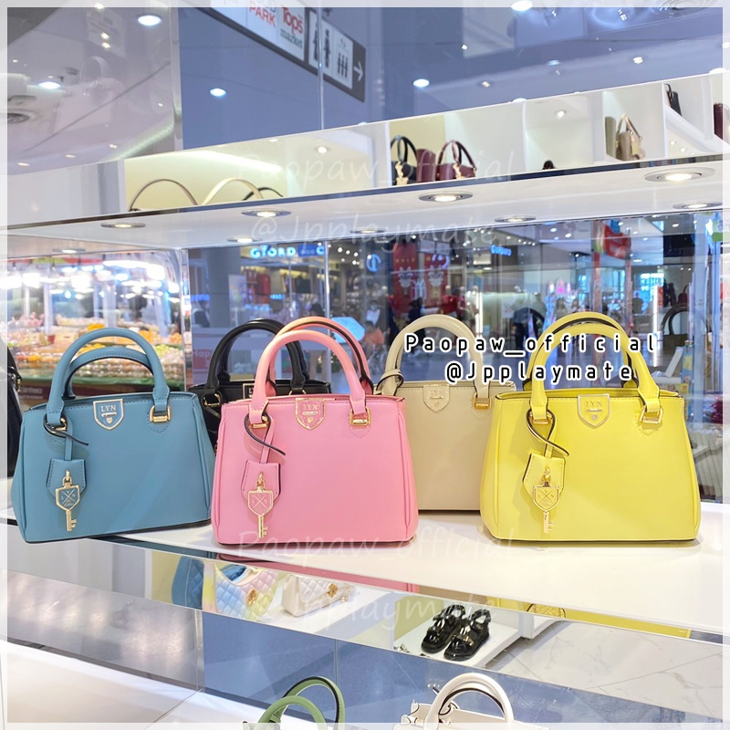 LYN กระเป๋าสะพายข้าง LYN รุ่น Astraea S Top Handle Bag : LL23CBF168 แท้จากชอป พร้อมอุปกรณ์ ...