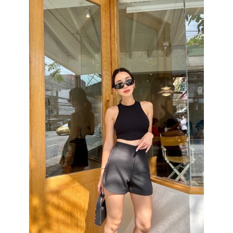 Uli korean shortsกางเกงขาสั้นรุ่นใหม่เว้าข้าง ป้ายpromthong | Shopee ...