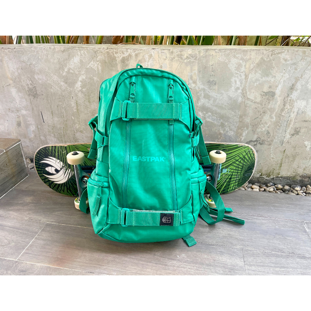 กระเป๋าเป้สะพายสเก็ตบอร์ดได้ EASTPAK Limited Skateboard type water ...